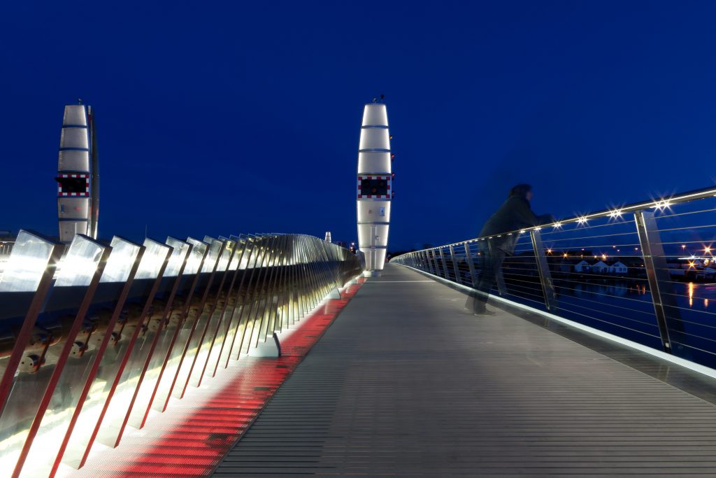 LED Handrails | Illuminated LED Handrails & Balustrades.