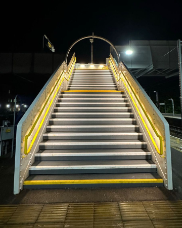LED Handrails | Illuminated LED Handrails & Balustrades.